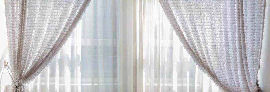 Comment poser des rideaux de façon originale